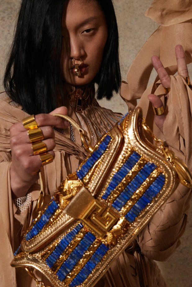 Balmain представил коллекцию высокой моды вдохновленный культурой Египта