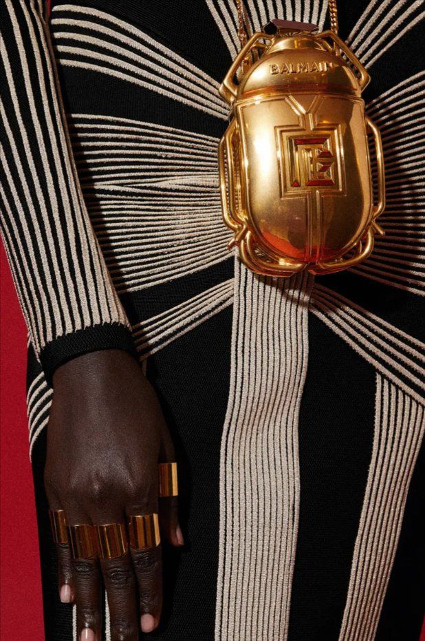 Balmain представил коллекцию высокой моды вдохновленный культурой Египта